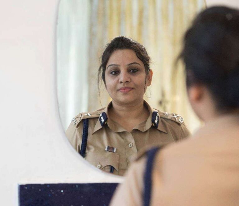 IPS D. roopa moudgil : महिला IPS अधिकारी जिसने उमा भारती और शशिकला जैसे ...